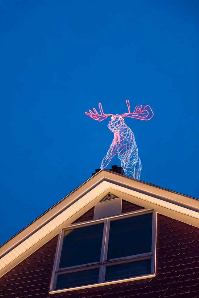 18 Holiday Rooftop Displays You'll Want to Copy - Home Network