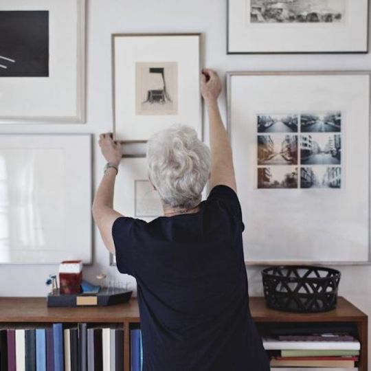 A Foolproof Guide to Hanging Your Pictures Perfectly, Every Time