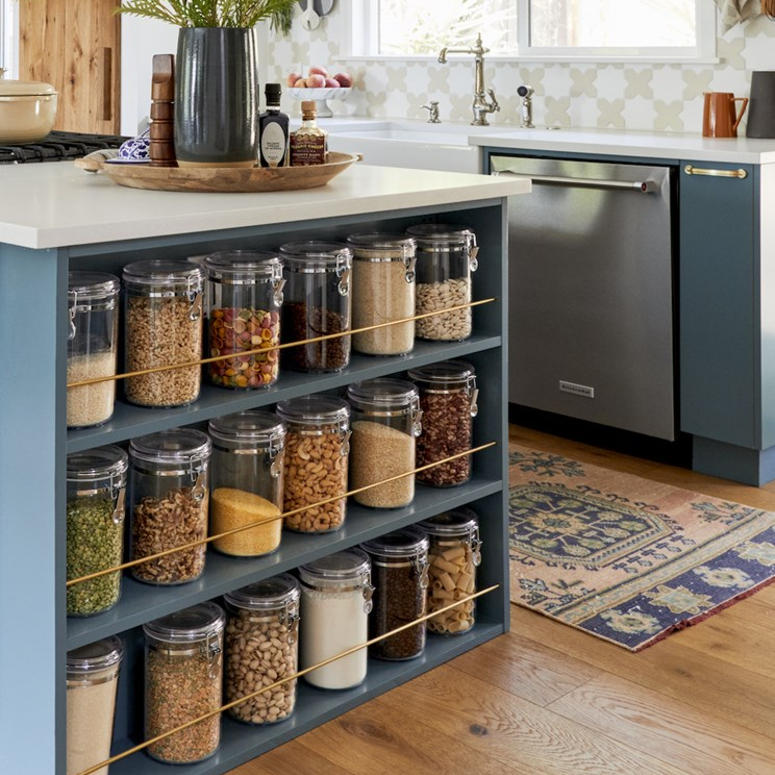 12 Mega Organized Pantries We’re Totally Panting Over