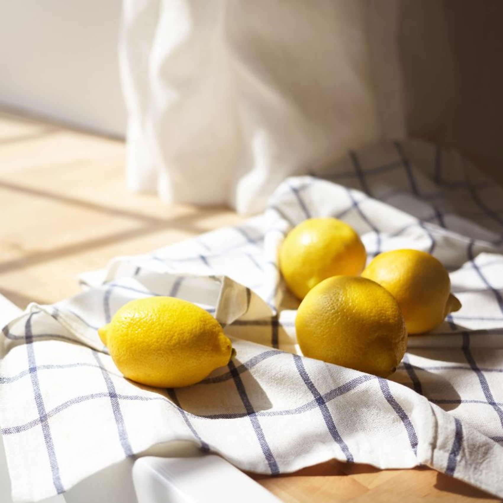 10 Surprising Uses for Paper Clips Around the Home