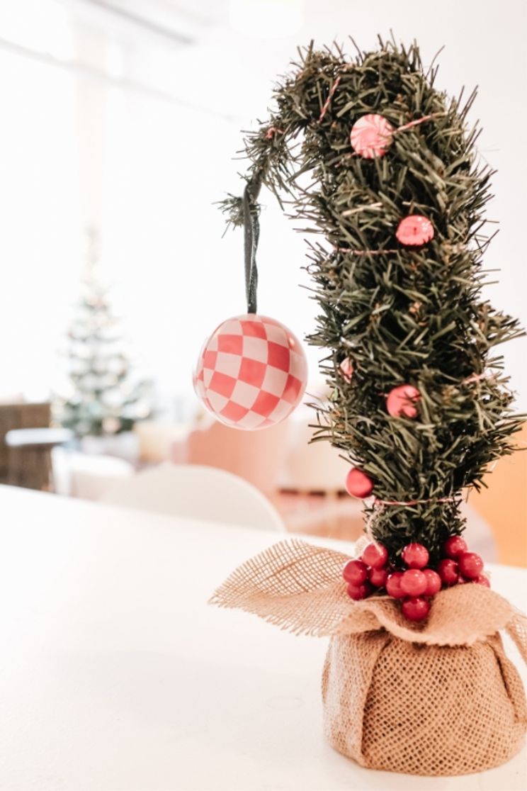 How to Make How to Make a Grinch Christmas Tree for Under $10