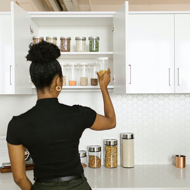 How to Organize Kitchen Cupboards to Optimize Storage Space